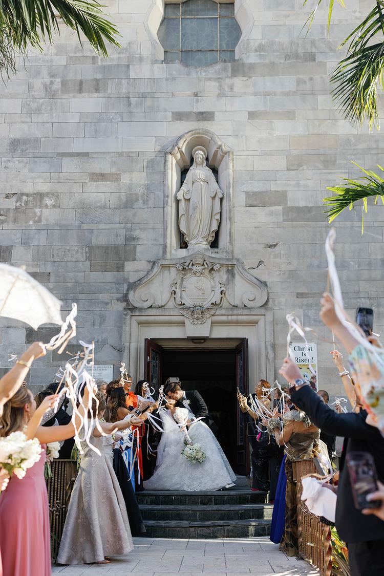 Style Me Pretty: Inspiration and resources to plan your dream wedding